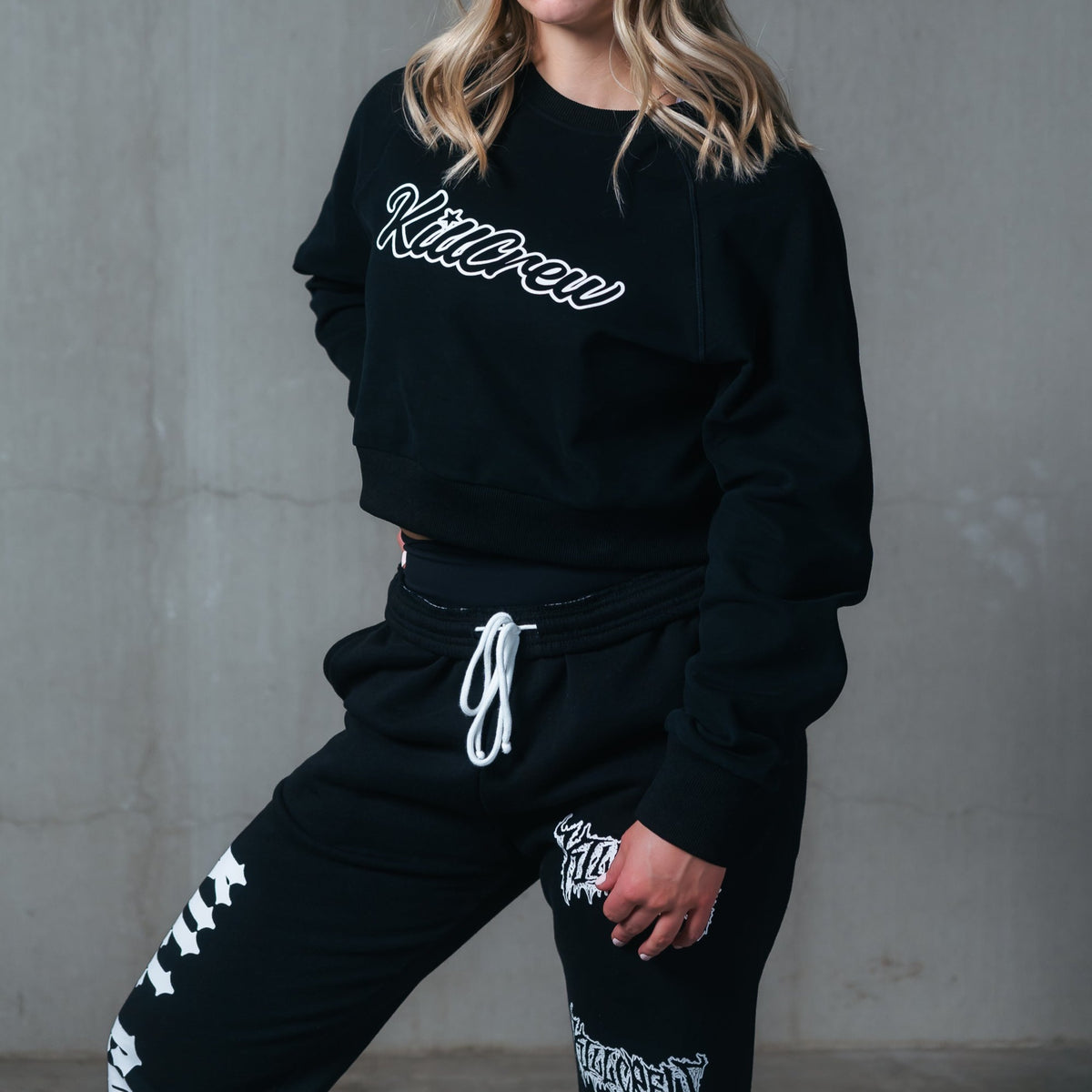 SCRIPT CROP CREW NECK - BLACK - Kill Crew