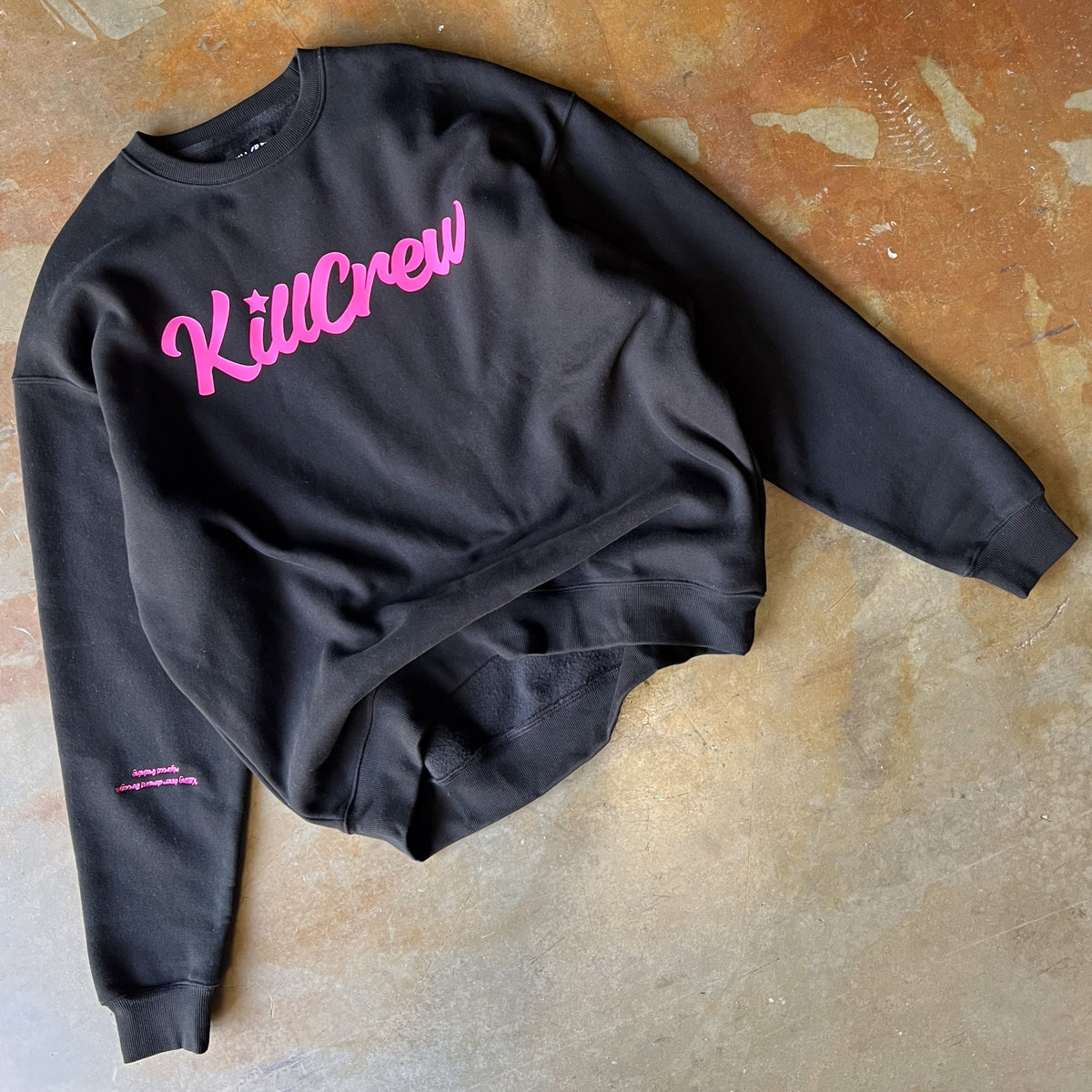 OVERSIZED LUX "SCRIPT" CREW NECK - BLACK / PINK - Kill Crew